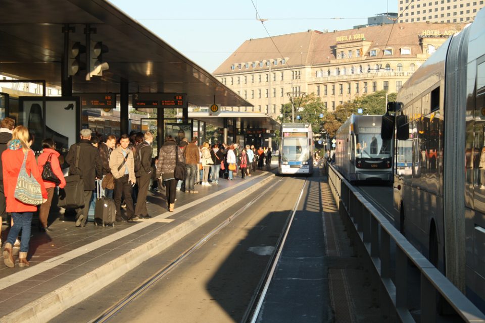 Mitteldeutscher Verkehrsverbund (MDV) legt die steigenden Kosten auch ...