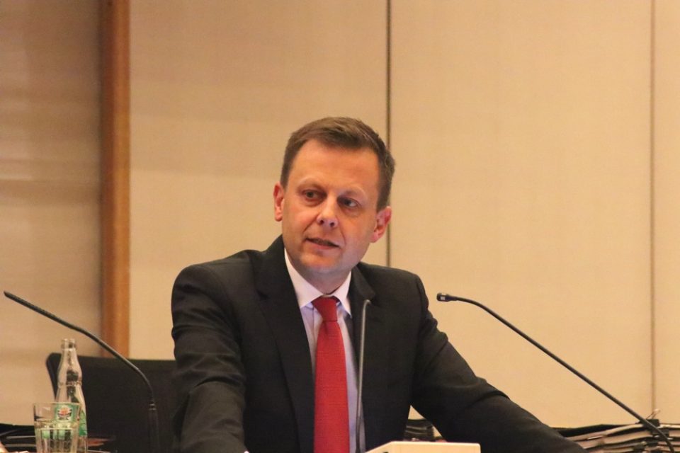 Corona-Pandemie: Finanzbürgermeister Torsten Bonew sagt Unterstützung ...