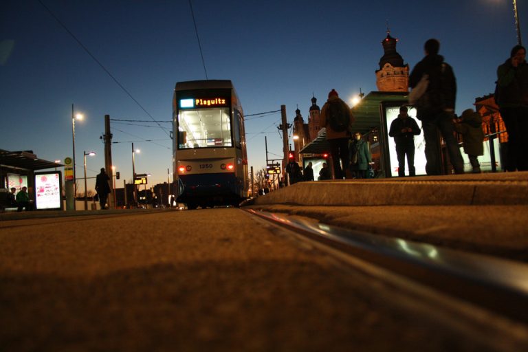 Ab 1. April führen die LVB zwei Nacht-Straßenbahnlinien ein · Leipziger ...