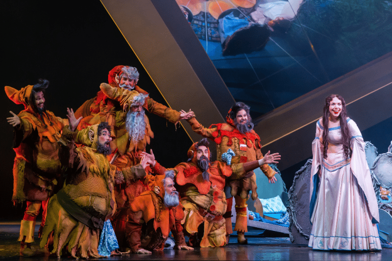 Spieglein, Spieglein an der Wand - Premiere von Marius Felix Langes ...