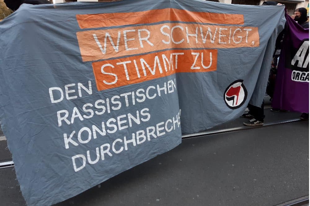 Rund 1.000 Menschen erinnern in Leipzig an Todesopfer rechter Gewalt + Video – Nachrichten aus ...