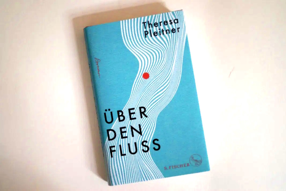 Das Asylsystem macht krank: Theresa Pleitners Roman „Über den Fluss“ · Leipziger Zeitung