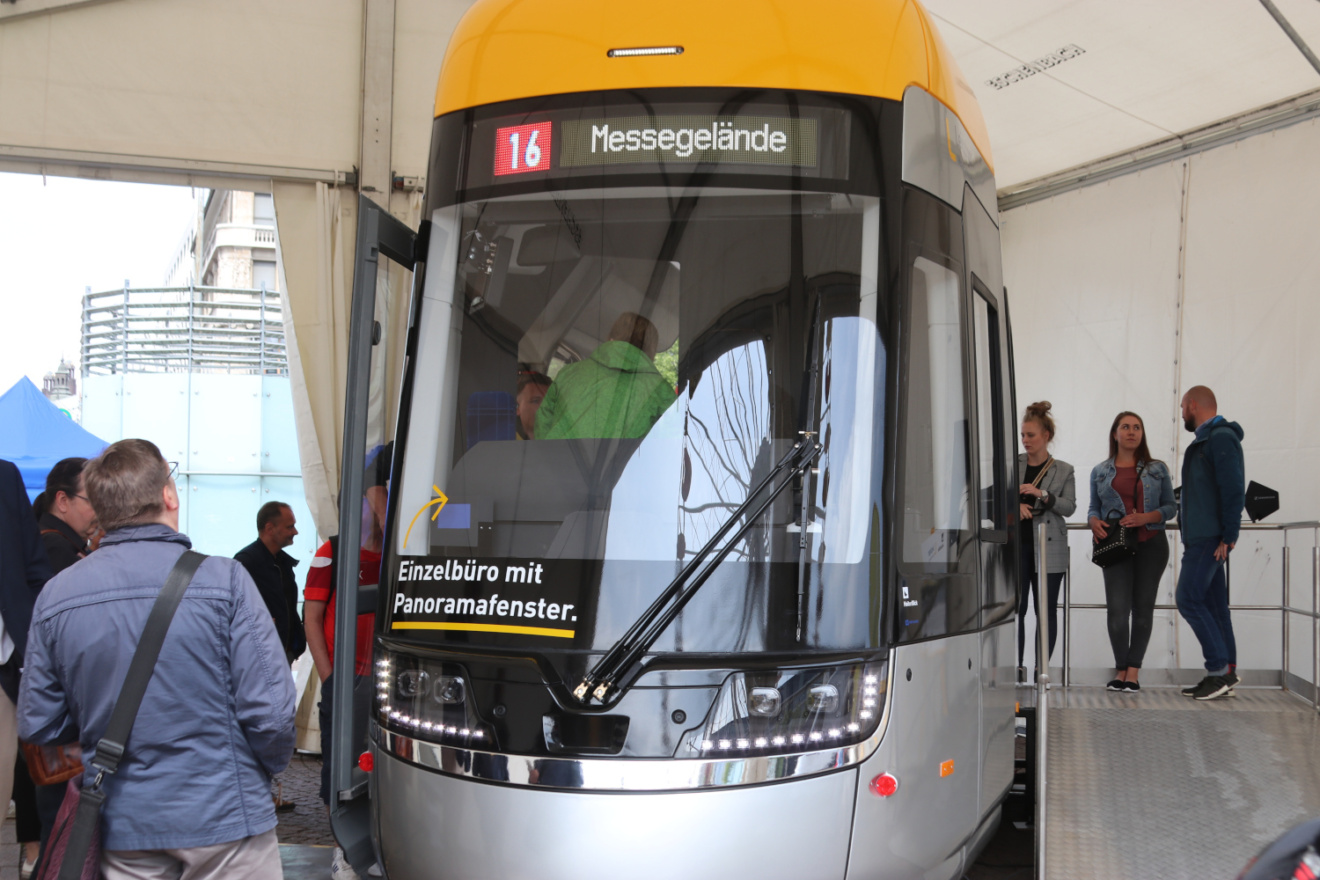 Ab 2025 sollen sie rollen: LVB präsentieren neue Straßenbahn-Generation „XXL Plus“ auf dem ...