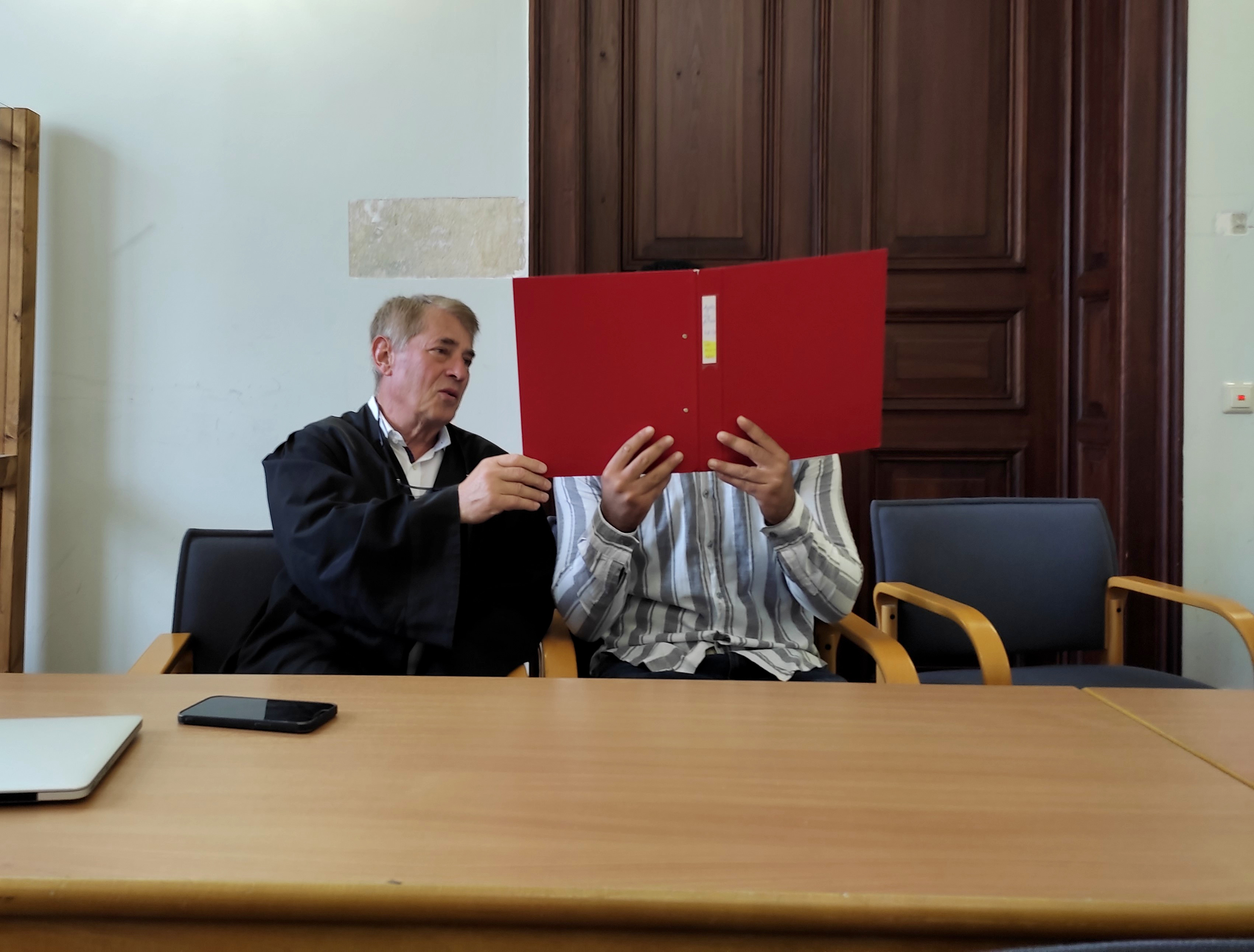 Geständnis zum Prozessbeginn um tödliche Auseinandersetzung vor dem ...