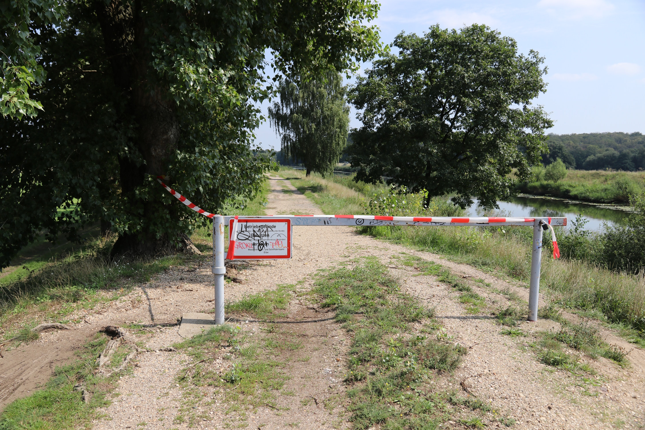 Deichsicherung am Elster-Saale-Kanal: 300.000 Kubikmeter Wasser flossen ...
