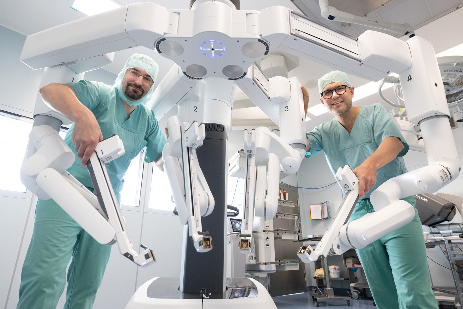Dritter „da Vinci“-OP-Roboter am Universitätsklinikum Leipzig in vollem ...