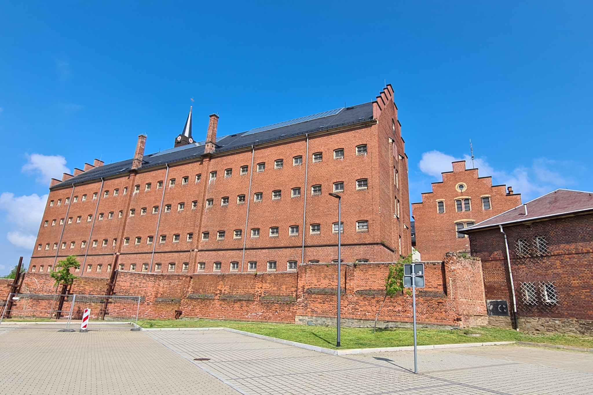 Das schlimmste Frauengefängnis der DDR: Gedenkstätte Hoheneck wird am ...