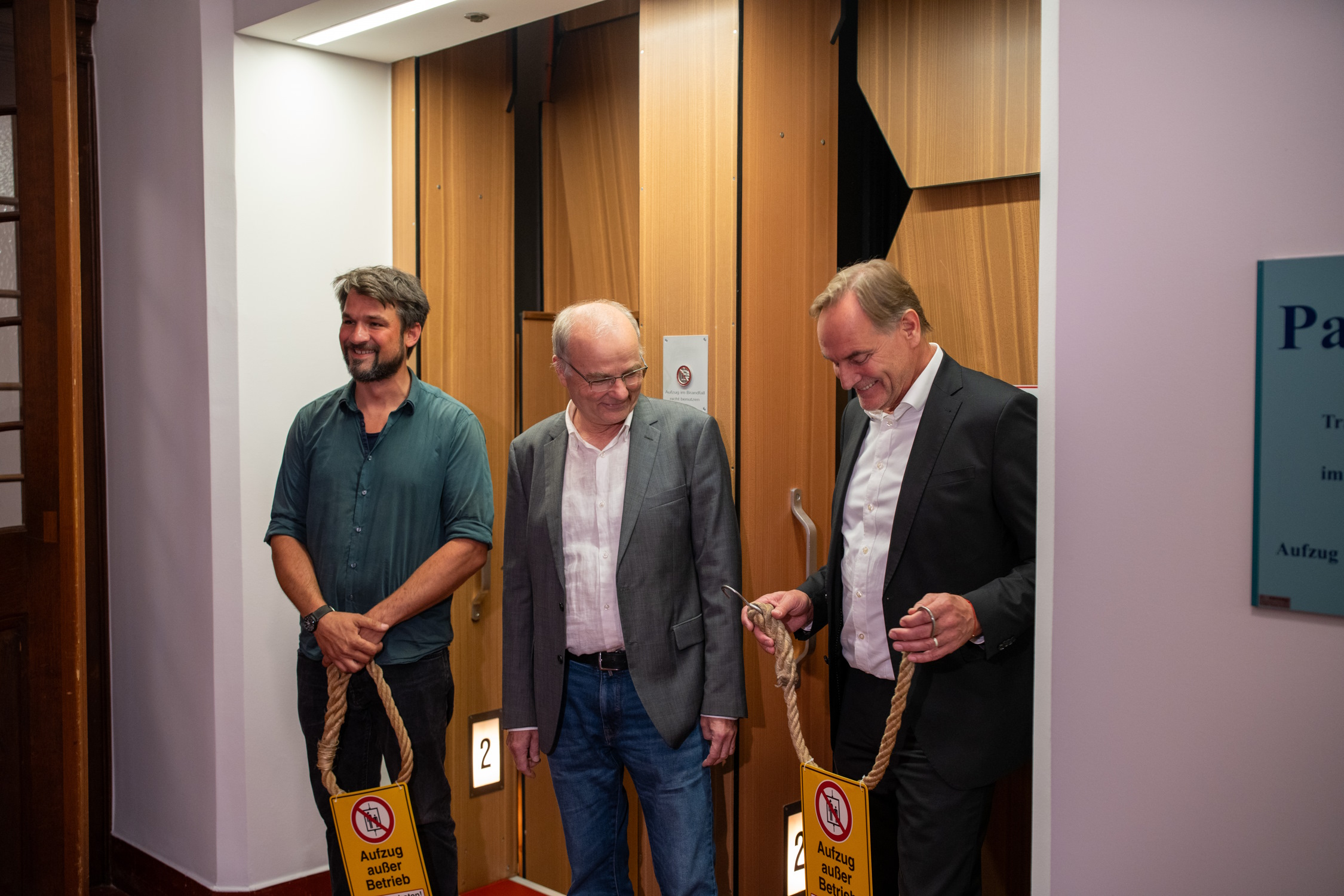 Historische Attraktion: Der Paternoster im Neuen Rathaus ist wieder in ...