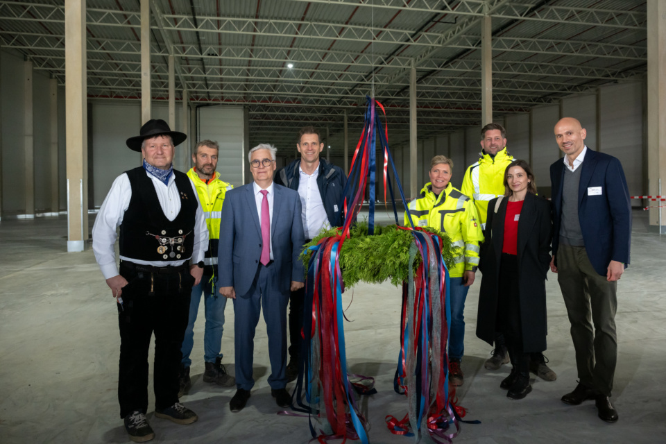 Fiege feiert Richtfest für neues Logistikzentrum bei Leipzig ...