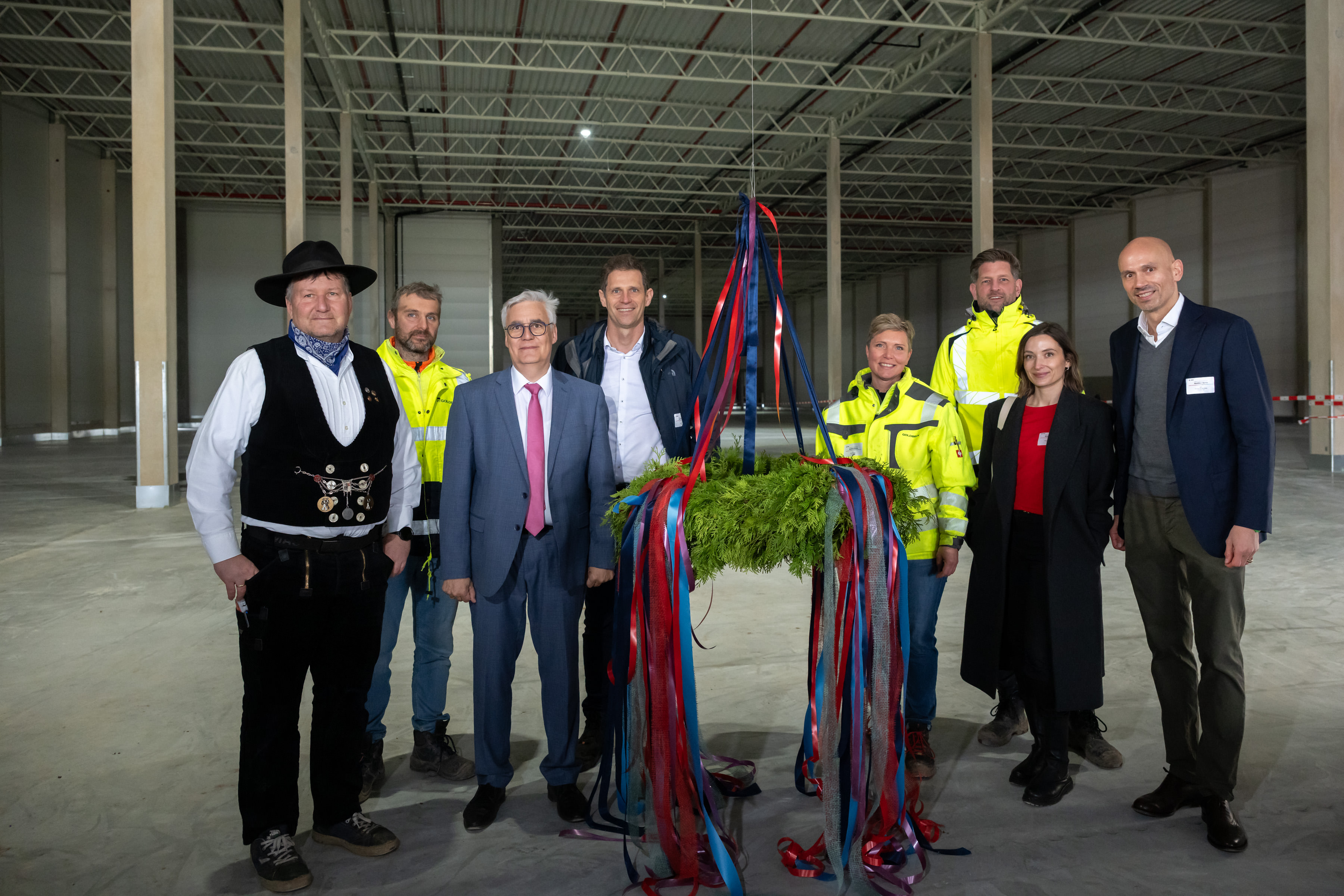 Fiege feiert Richtfest für neues Logistikzentrum bei Leipzig ...