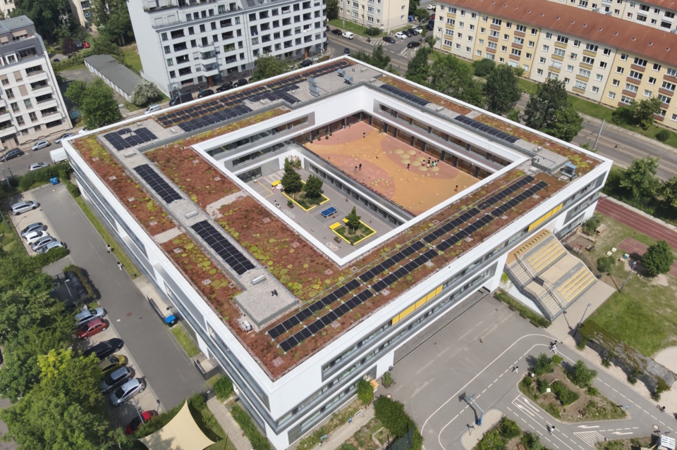 Neue Solaranlage auf der Kurt-Masur-Schule: Stadt produziert schon über ...